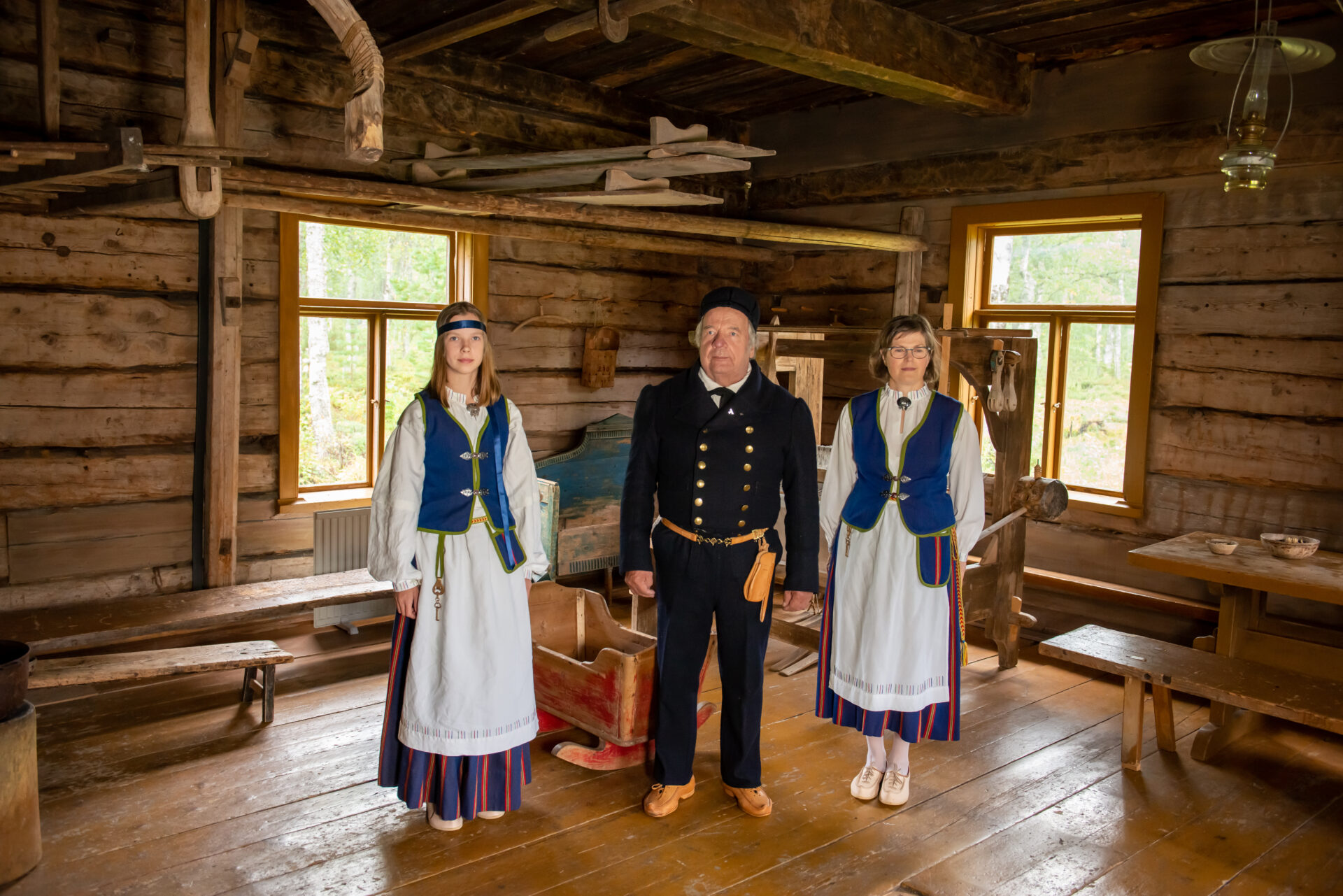 Koillismaan kansallispuvut - Karhuntassu